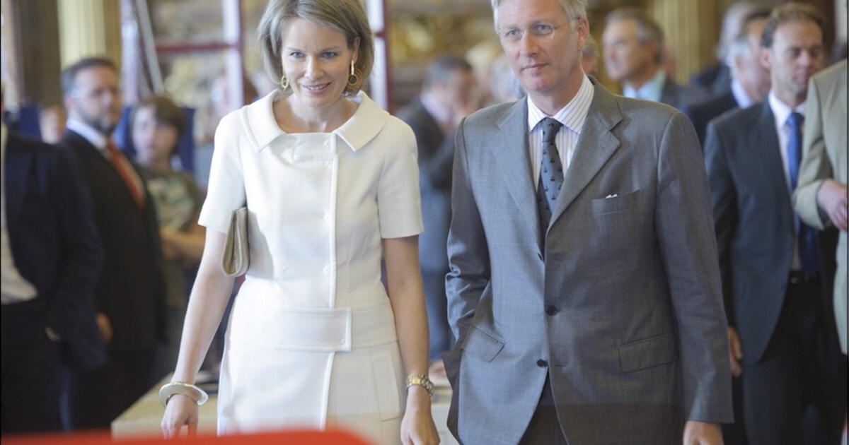 De 'nieuwe look' van prins Filip | Royalty | HLN.be
