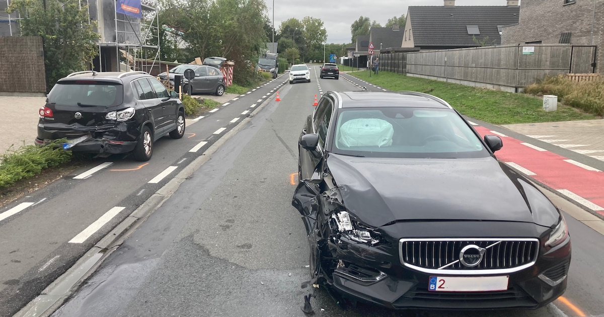 Aanzienlijke materiële schade bij ongeval langs Oude Ieperseweg in ...