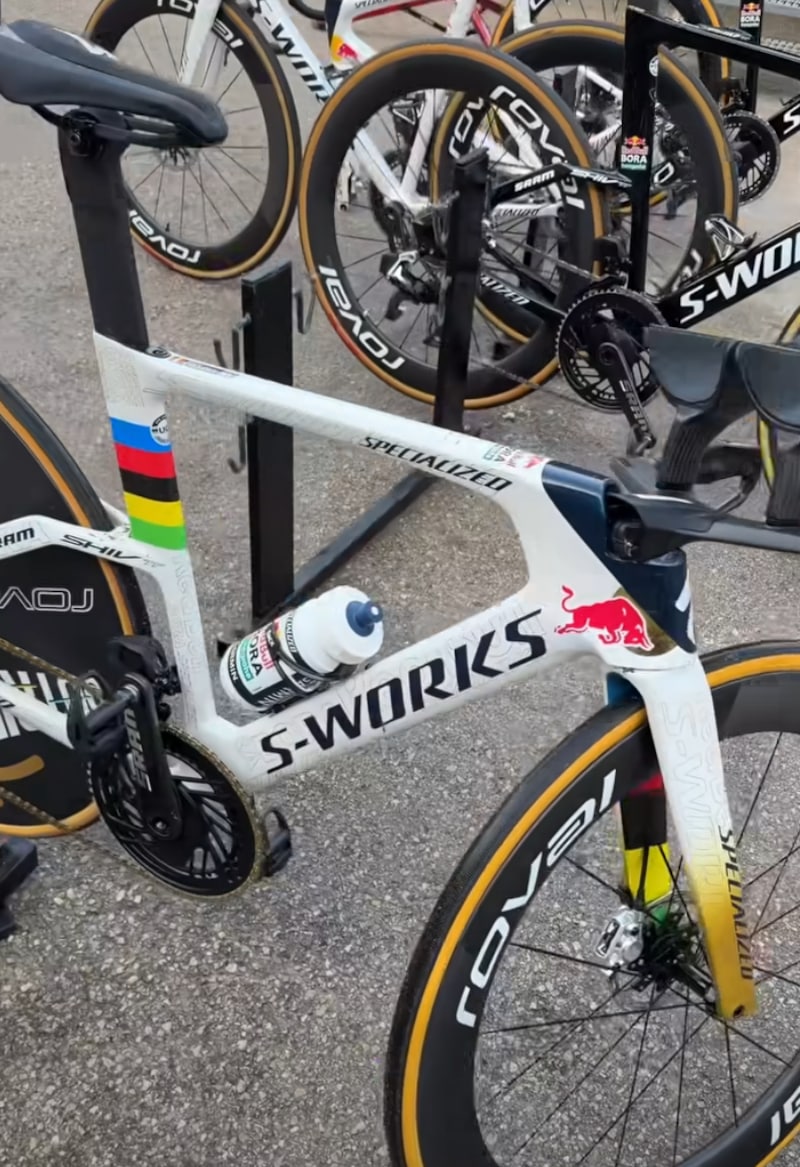 Nu ook officieel: Derek Gee versterkt de klimmersploeg van Lidl-Trek ...