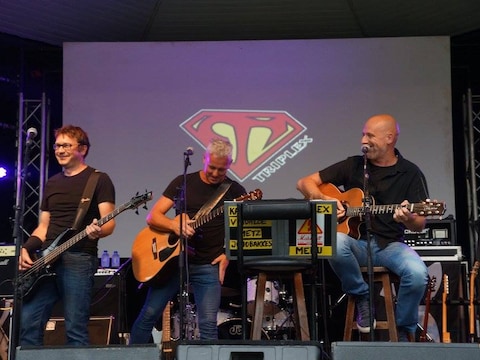 Coverband Triplex speelt metalklassiekers in ‘t Wit Paard | Regio | HLN.be