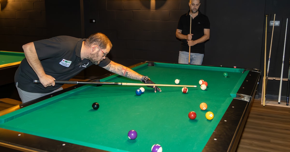 Nick (41) moet na 97 uur wereldrecordpoging poolen in Hasselt opgeven ...