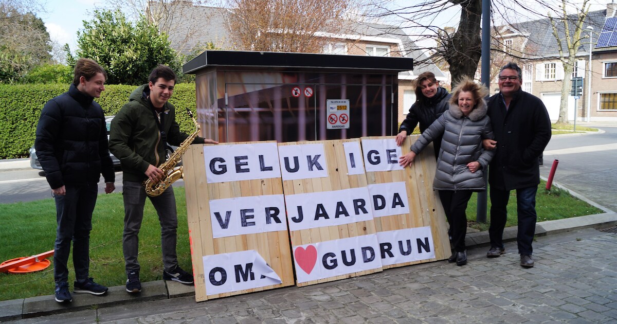 Warme verjaardag voor oma in quarantaine | Roeselare | HLN.be