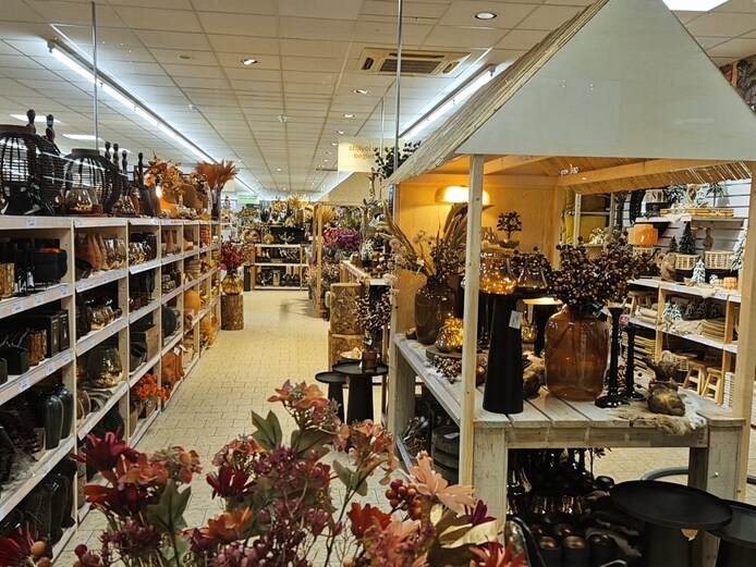 NET OPEN. Wooners opent grootste winkel van België in Zottegem: 1.000m² ...