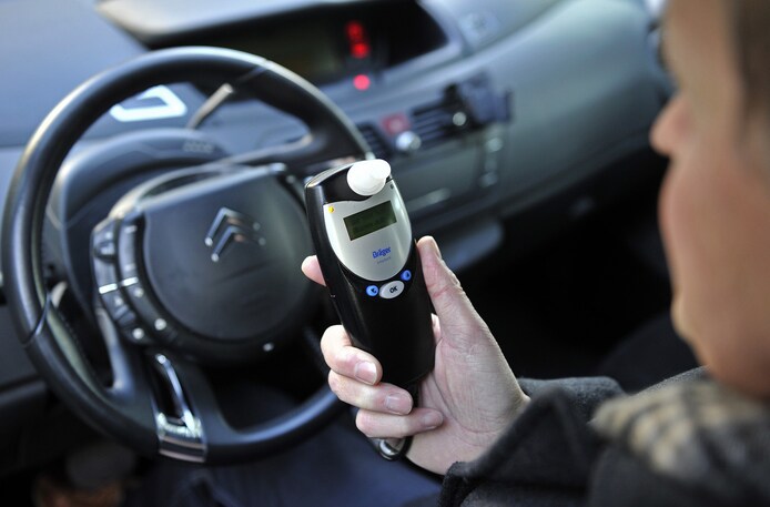 Twee jaar alcoholslot voor dronkeman die na ongeval probeert te ...