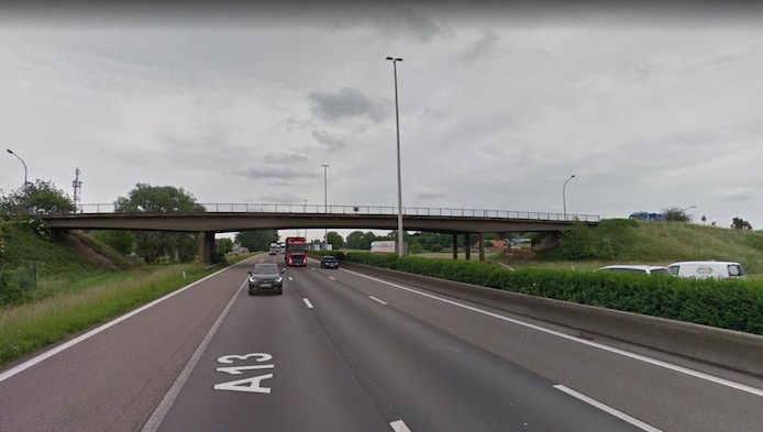 Busstrook versperd op E313 richting Antwerpen ter hoogte van Wommelgem ...