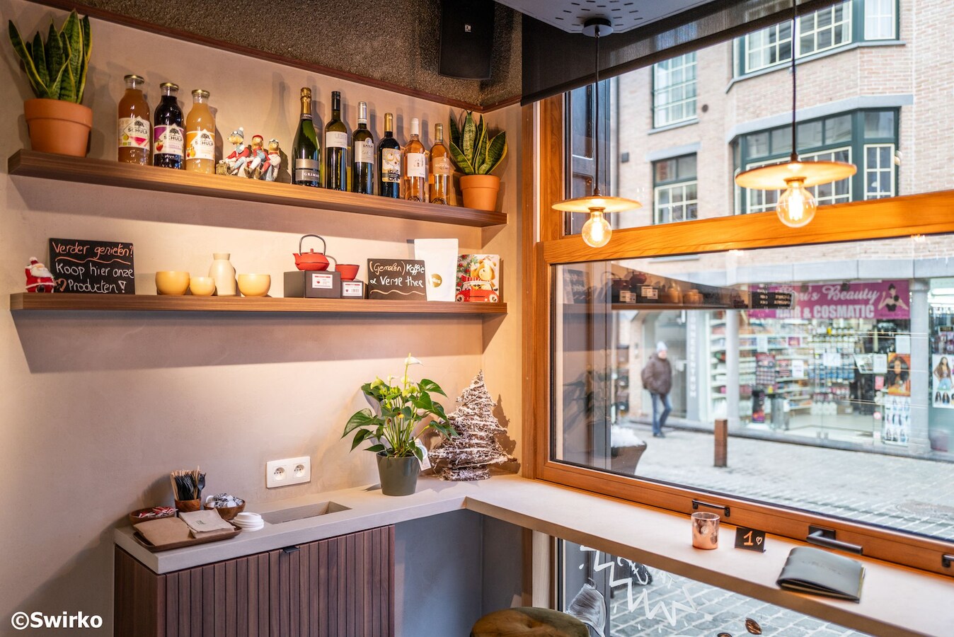 NET OPEN. Gert (41) en Els (41) starten koffiebar Ellies in de ...