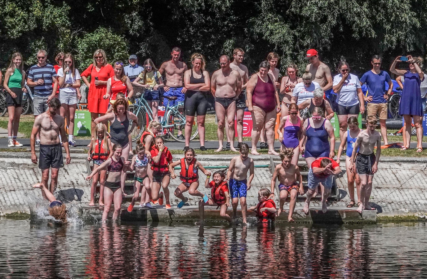 Spring je mee voor proper water met de Big Jump? | Foto | hln.be