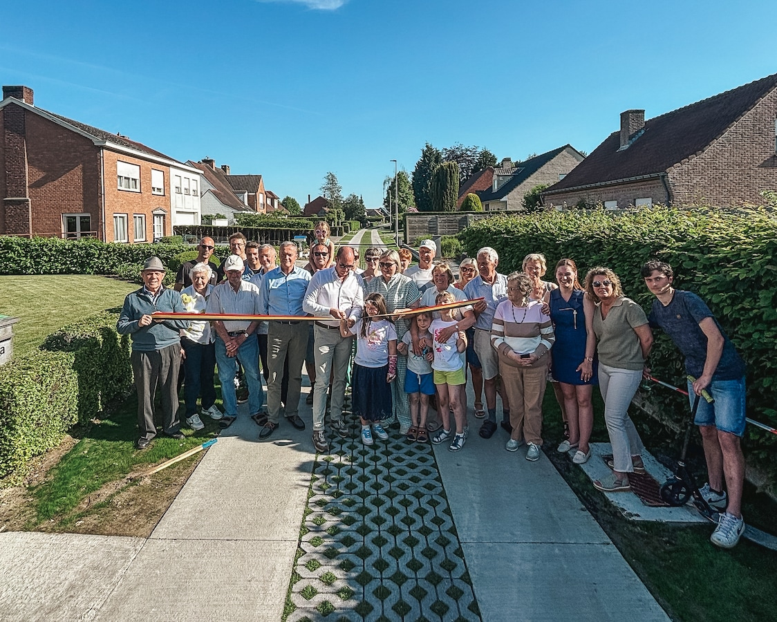 Waterdoorlatende weg in de Weide geopend | Foto | hln.be