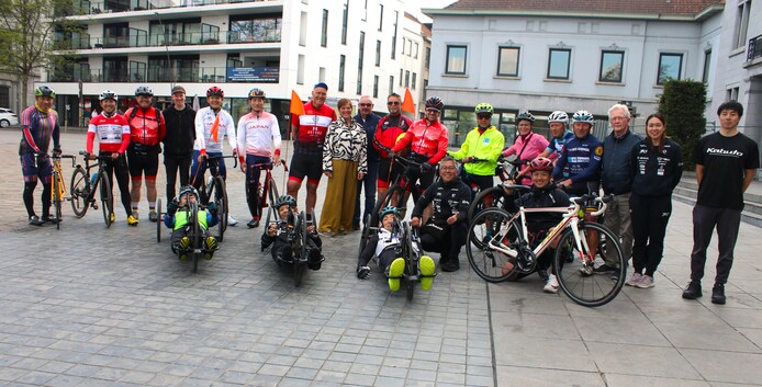 Japanse delegatie verkent het parcours van het WK G-wielrennen | Ronse | hln.be