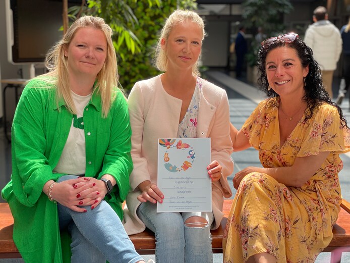 Laura laat zoontje Ubbe als eerste inschrijven in sterrenregister van ...