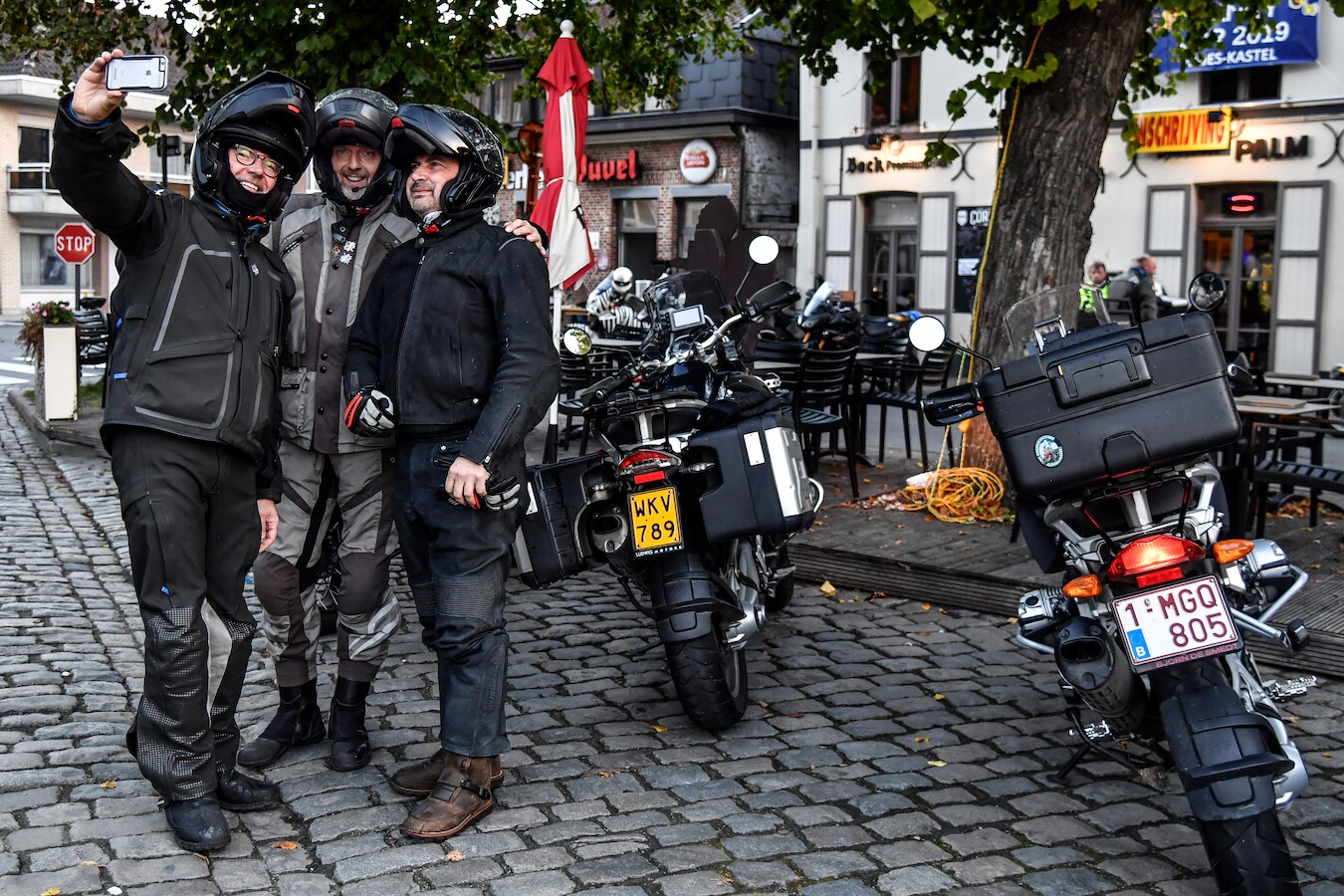 Duizenden motards van start gegaan voor 42e herfstrit | Foto | hln.be
