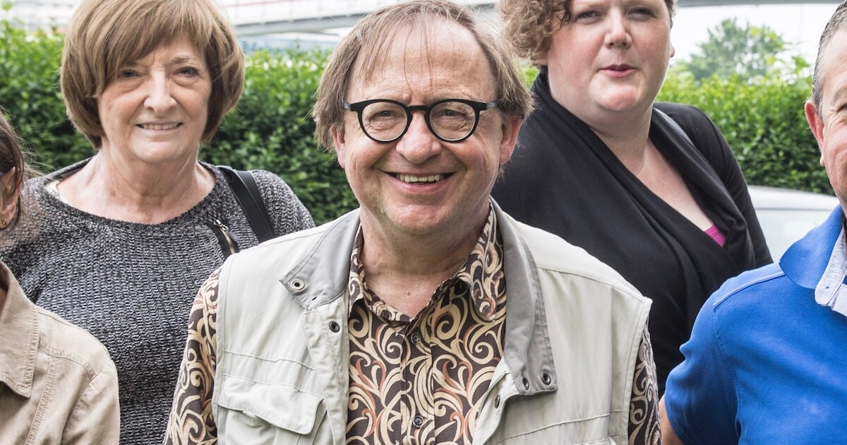 Serie-actievoerder Arthur De Decker (68), luis in de pels van de stad ...