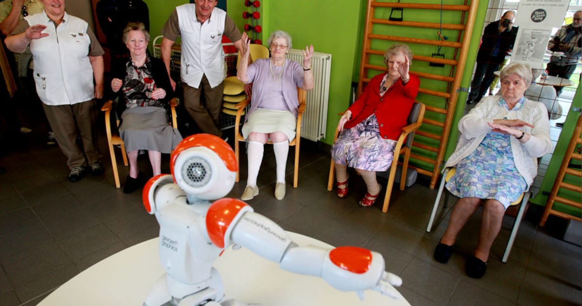 Zorgrobot Zora permanent in gebruik genomen | Oostende | HLN.be