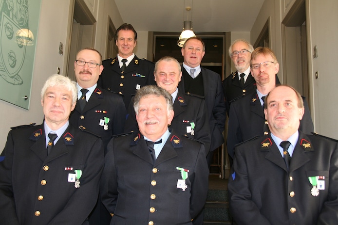 Verdienstelijke brandweerlieden gedecoreerd | Kapellen | hln.be