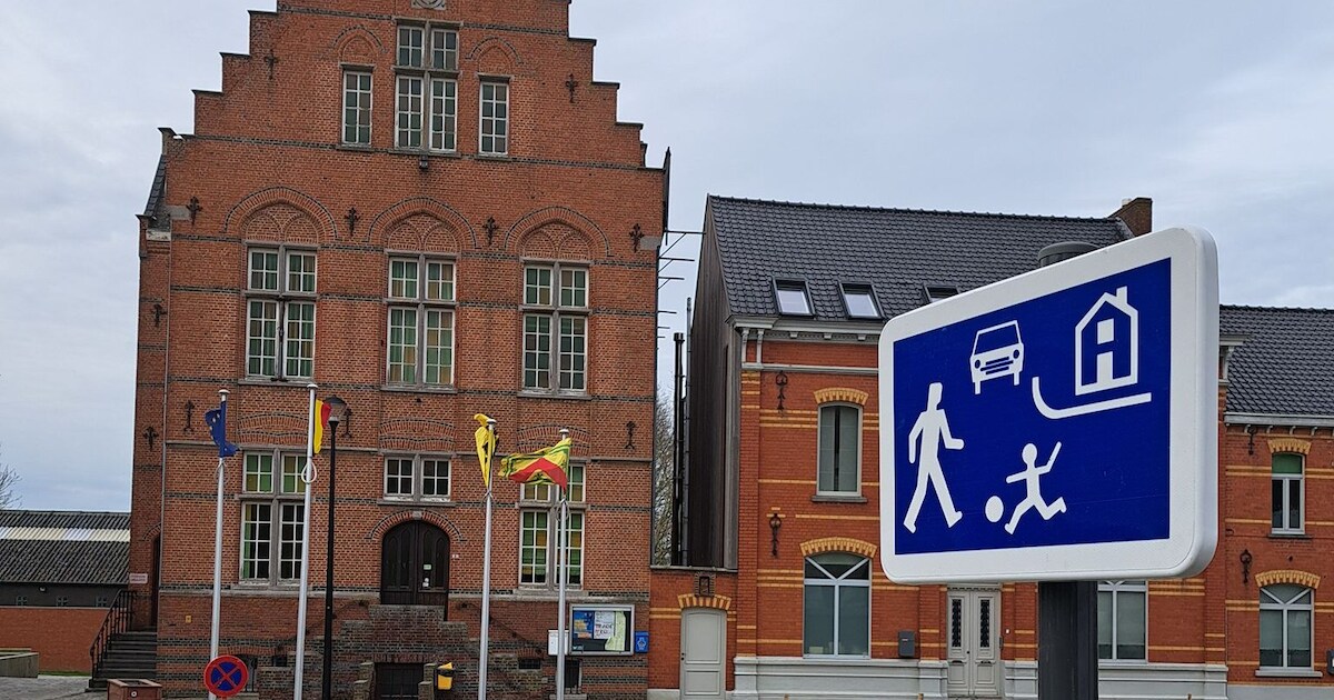 Kerkplein in Horebeke officieel aangeduid als woonerf: “Het zal ...