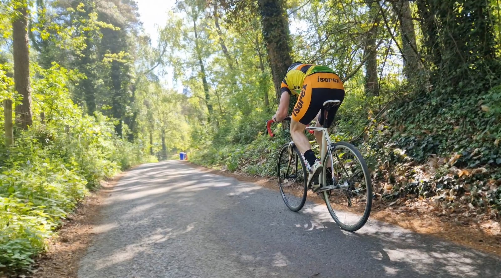 Hans (47) fietst 136 keer de ‘Mount Everest’ van Kluisbergen op voor ...