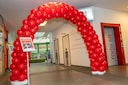 Roeselare kleurt rood op Rode Neuzen Dag | Foto | hln.be