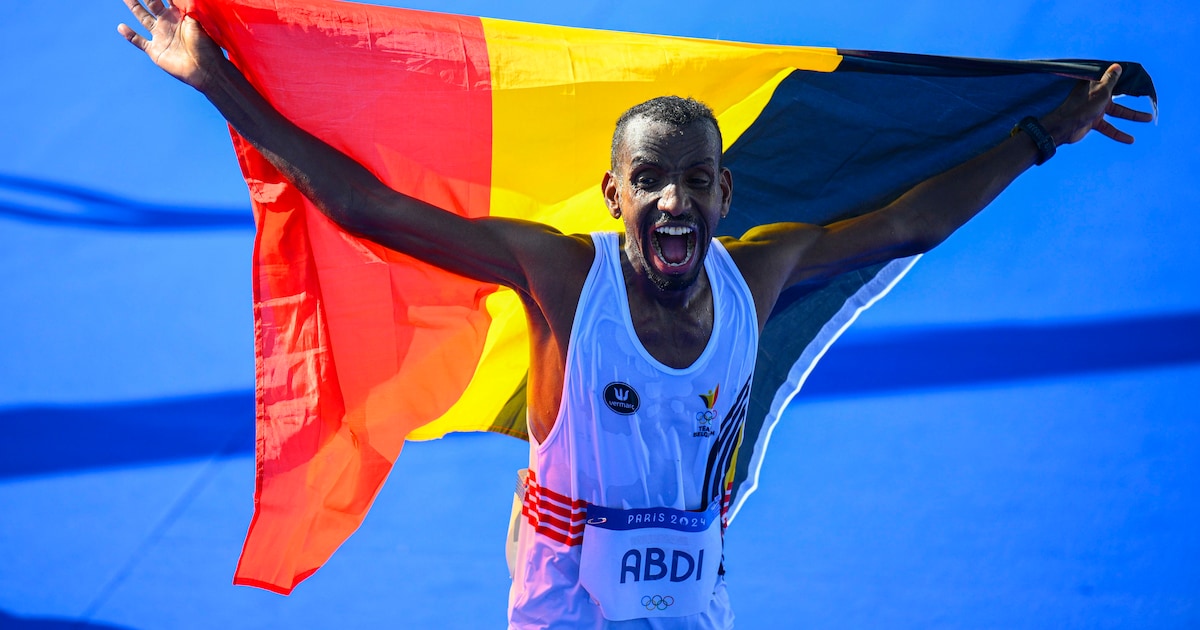 Bashir Abdi bewijst dat hij er nog staat en verbetert eigen Belgisch ...