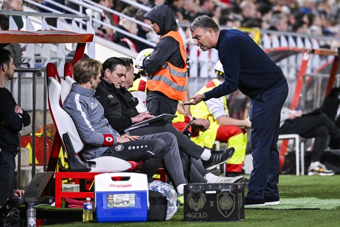 Antwerp promoveert Stef Wils tot hoofdcoach, Faris Haroun wordt zijn ...