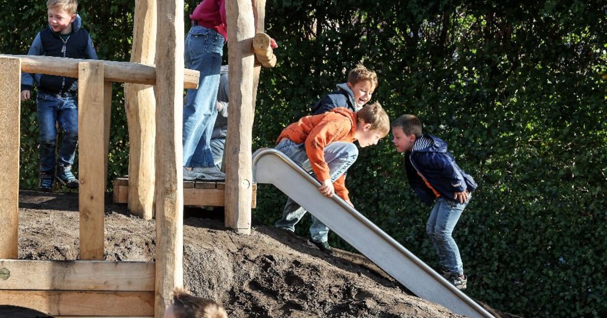 Gemeente­s­chool Klim Op zet in op natuur: speelplaats officieel ...