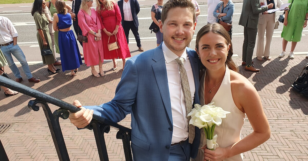 Politicus Simon Vandenhende (28) trouwt met zijn Charlien (28): “Vonk ...