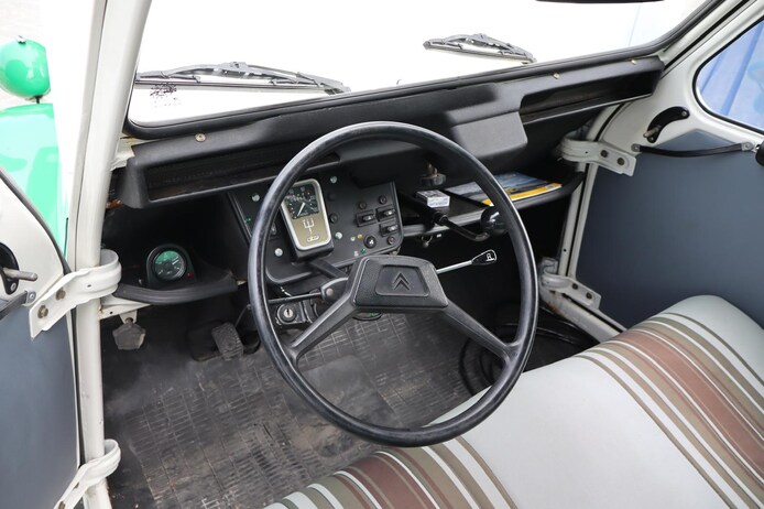 Twee autoliefhebbers bouwen oldtimer ‘geitje’ om tot elektrische wagen ...