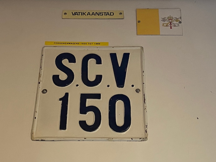 DE VERZAMELAAR. Collectie van Louis (62) telt 22.000 kentekenplaten: “Zelfs van Afrikaans land ...