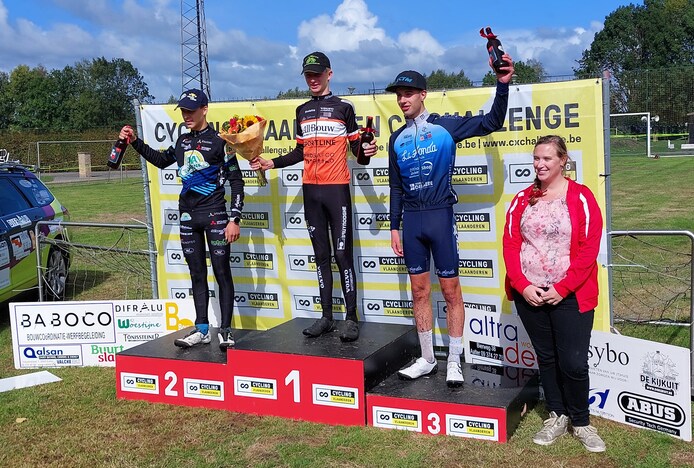 Nieuweling Stan Deram wint voor het eerst veldrit: “Vorige winter ...